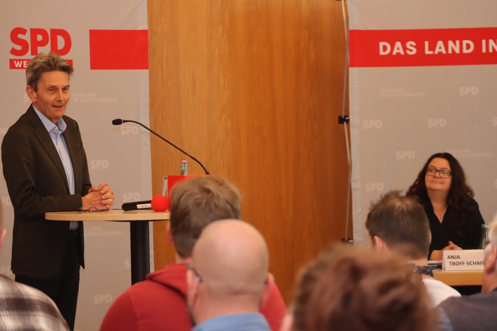 Delegierte schicken Anja Troff-Schaffarzyk nach Berlin › SPD-Kreisverband